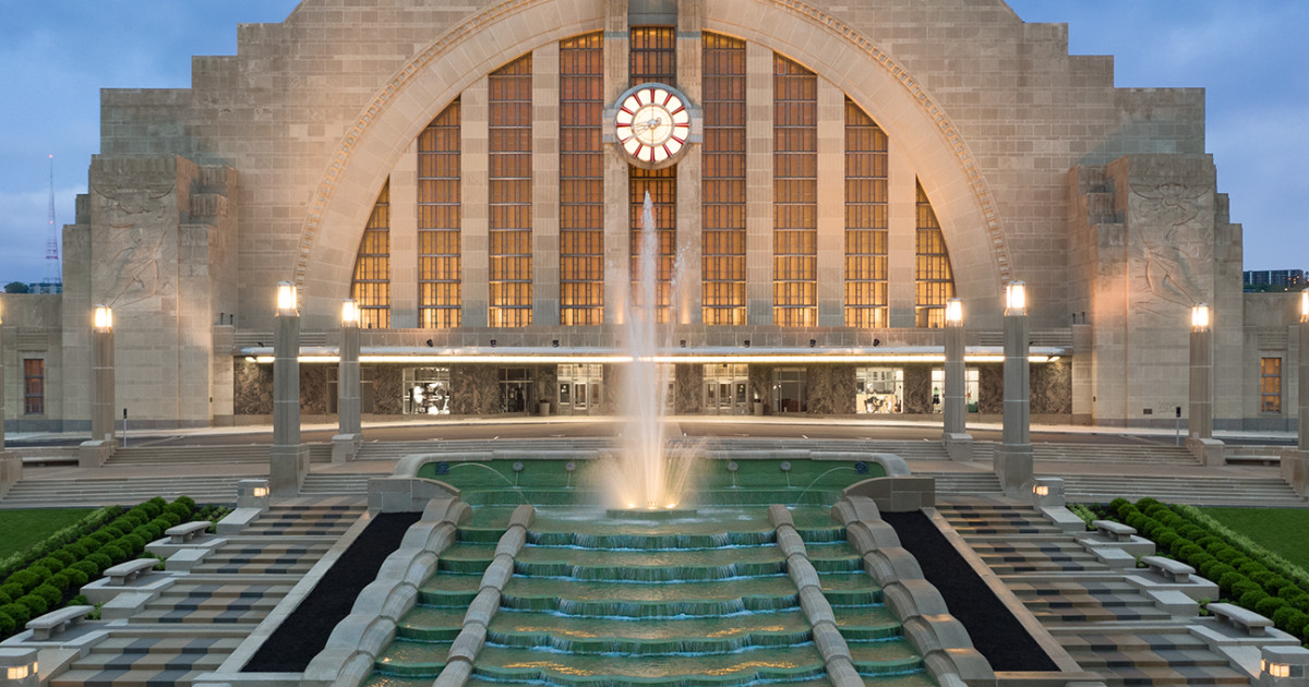 Northwestern Magazine: Cincinnati Museum Fills Curiosity Gap