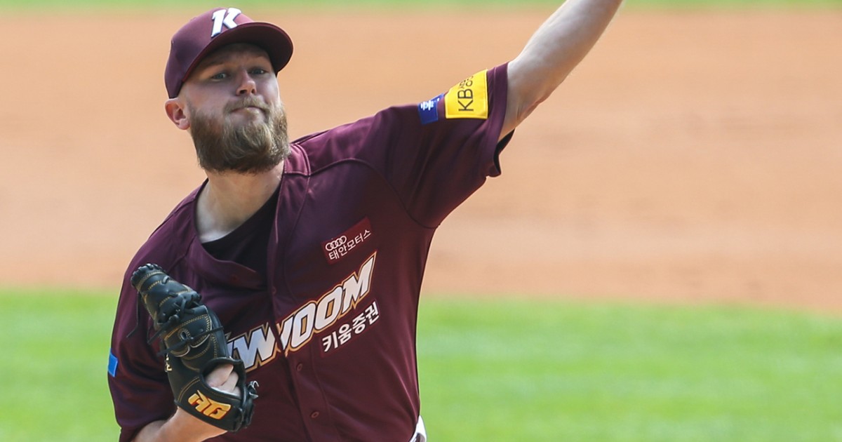 Northwestern Magazine: Pitching Through a Pandemic